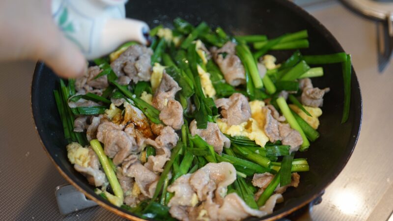 スタミナチャージ！豚ニラ玉のレシピ – gozen｜海外暮らしに寄り添う料理教室